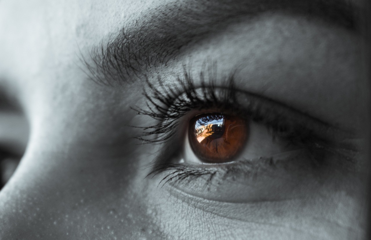 5 Ways to Create a Cohesive Monochromatic Makeup Look